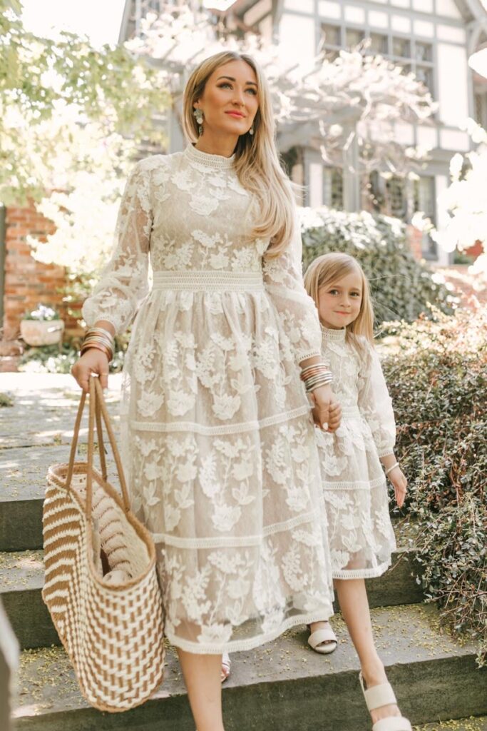 24+ Spring Family Photo Outfits You'll Love | classy & cute