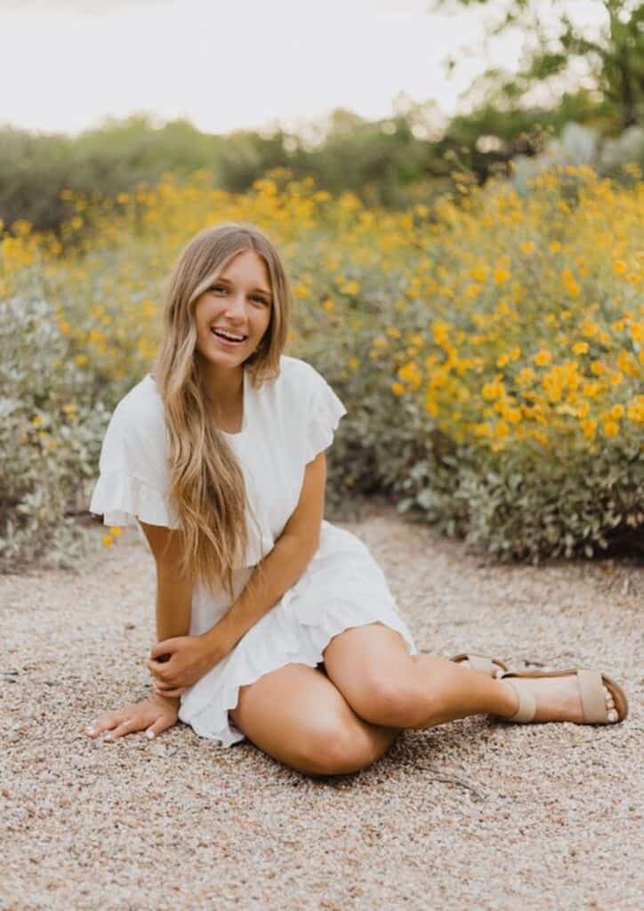 26+ Trendy Senior Picture Outfits for Summer & Fall 2024!