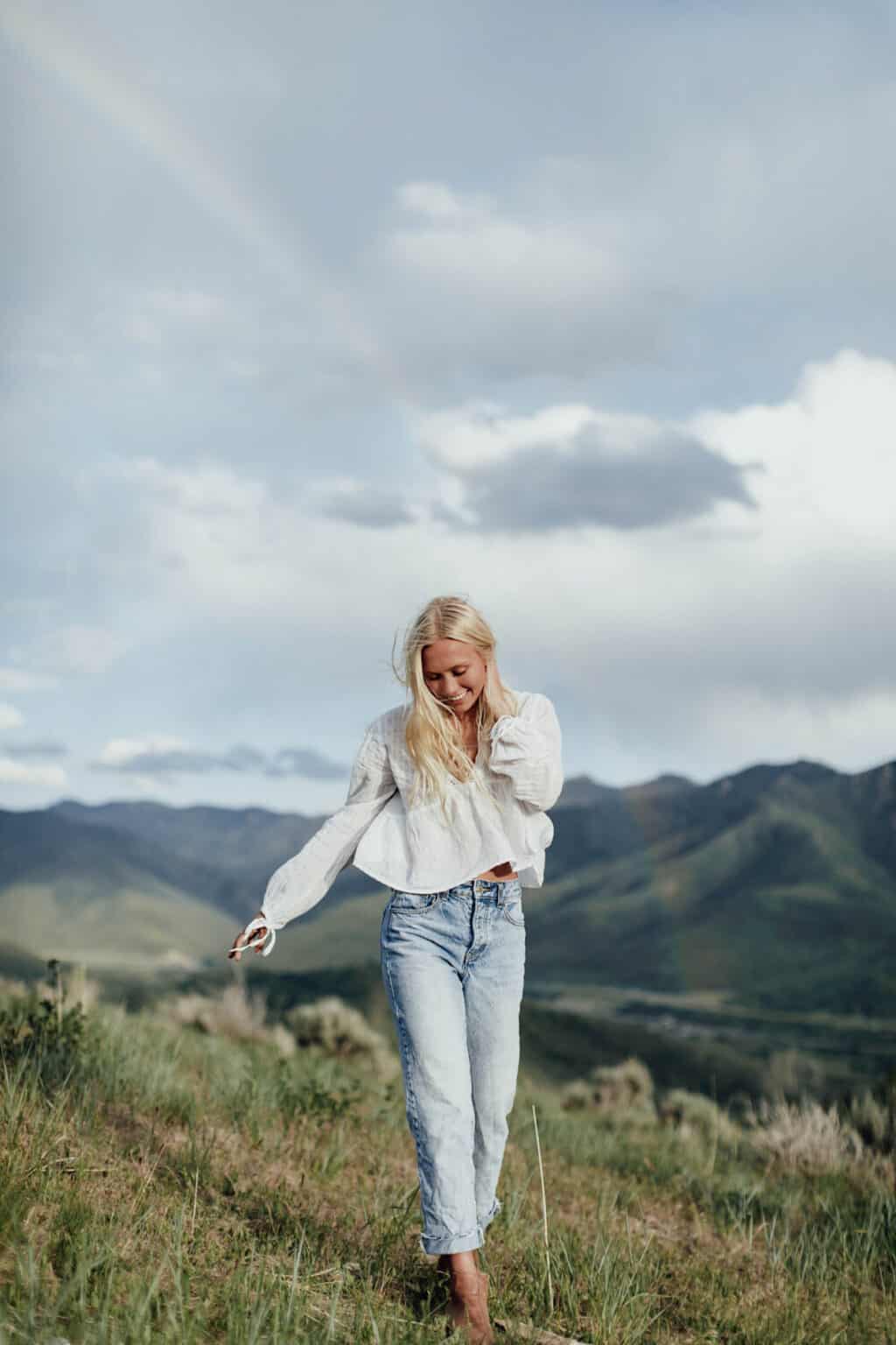 26+ Trendy Senior Picture Outfits for Summer & Fall 2024!