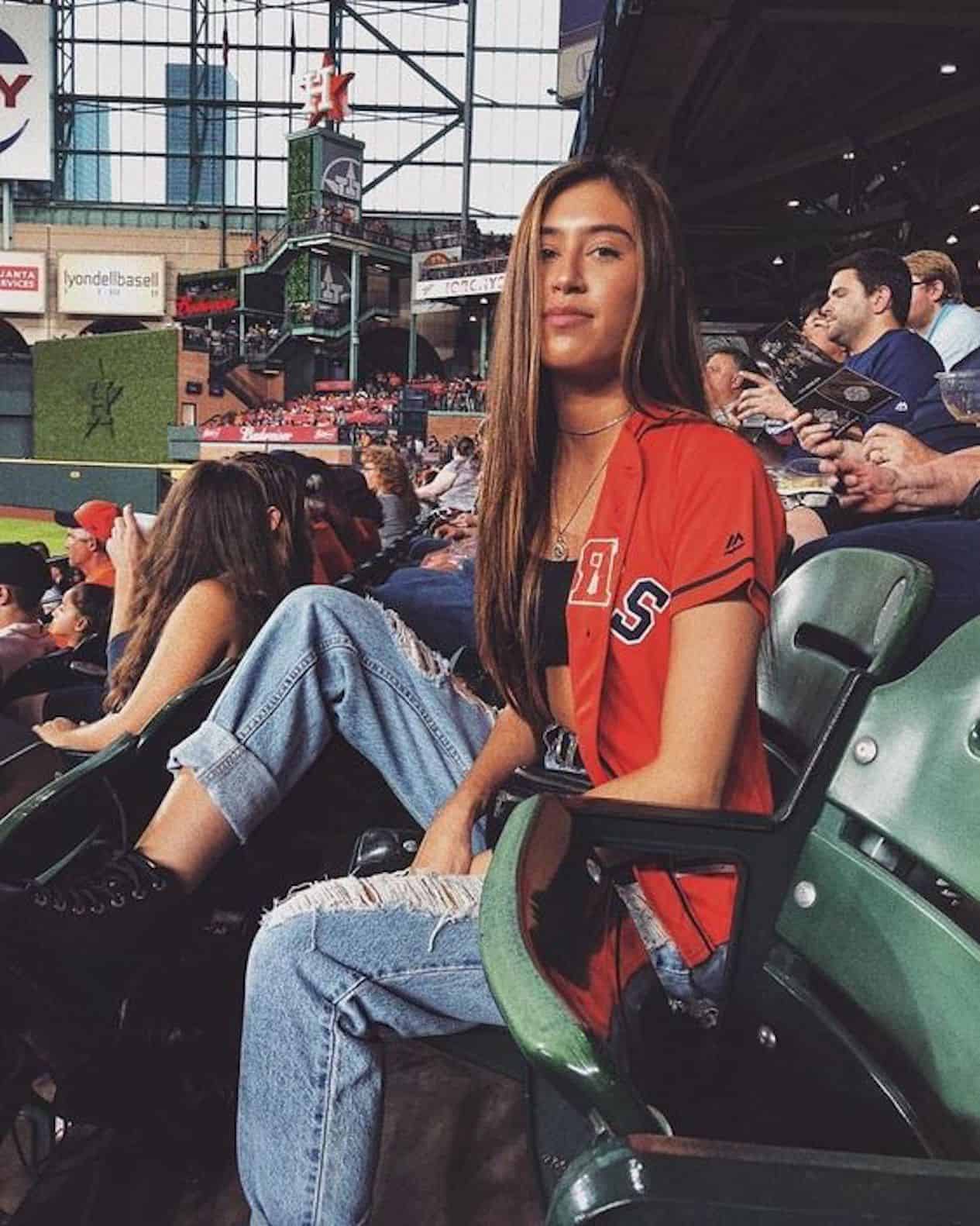 How To Style A Baseball Jersey 8 Chic Stylish Looks You ll Love How To Style A Baseball Jersey 8 Chic Stylish Looks You ll Love