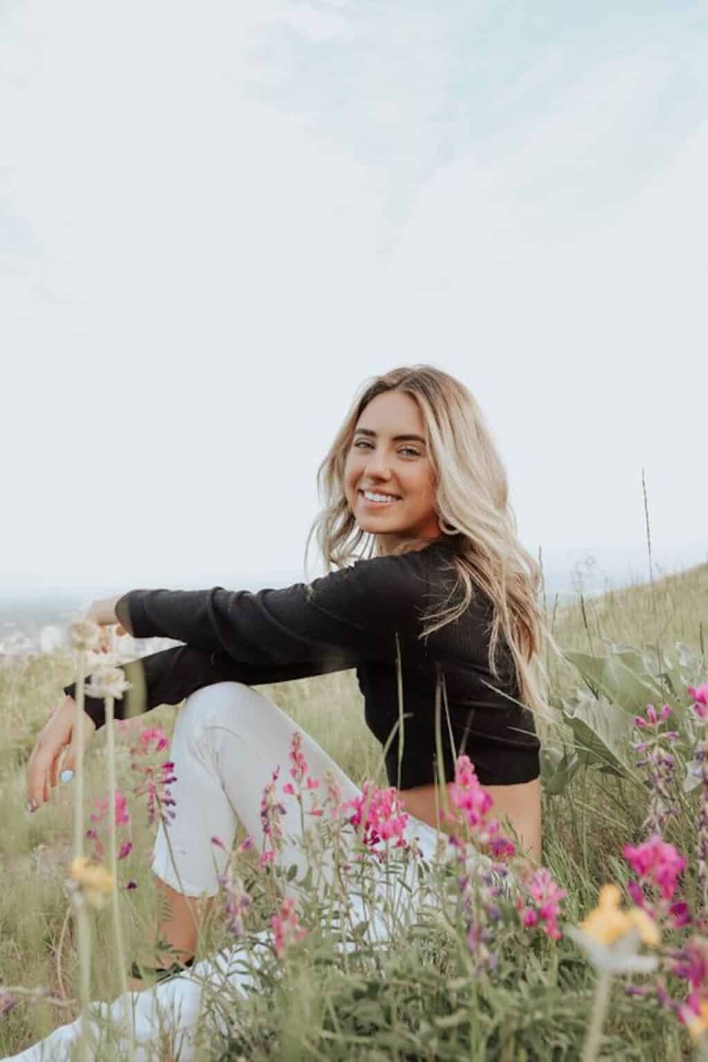26+ Trendy Senior Picture Outfits for Summer & Fall 2024!