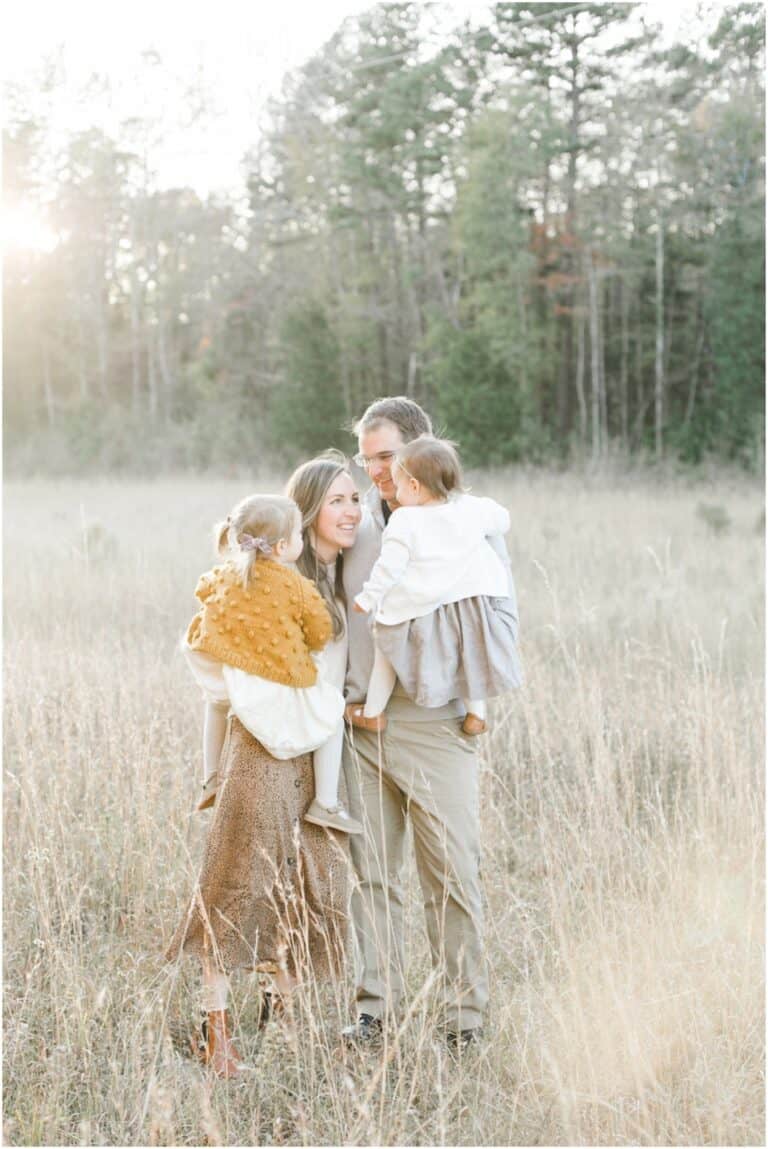 15+ Family Photo Outfit Ideas For Every Season - Simple & Classy!