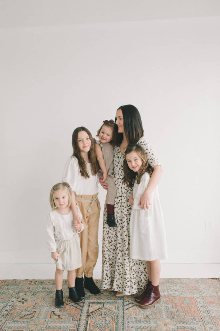 15+ Family Photo Outfit Ideas For Every Season - Simple & Classy!