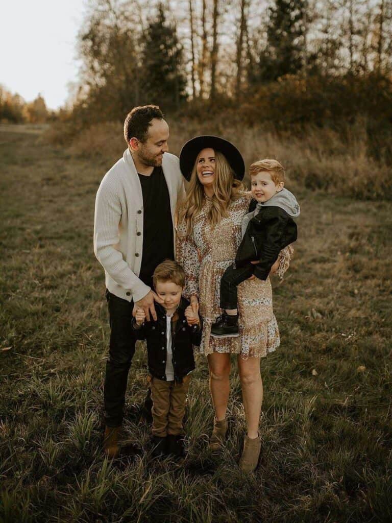 19+ Classy Neutral Family Photo Outfits For Every Season [2024]