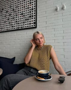 15+ Coffee Date Outfit Ideas That Are Classy, Chic, & Casual