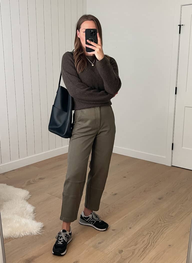 19+ Womens Green Pants Outfits (& Best Colors To Wear With!)