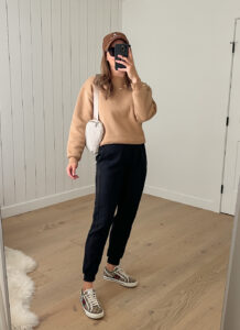 How To Wear a Lululemon Belt Bag + 8 Chic Ways To Style It