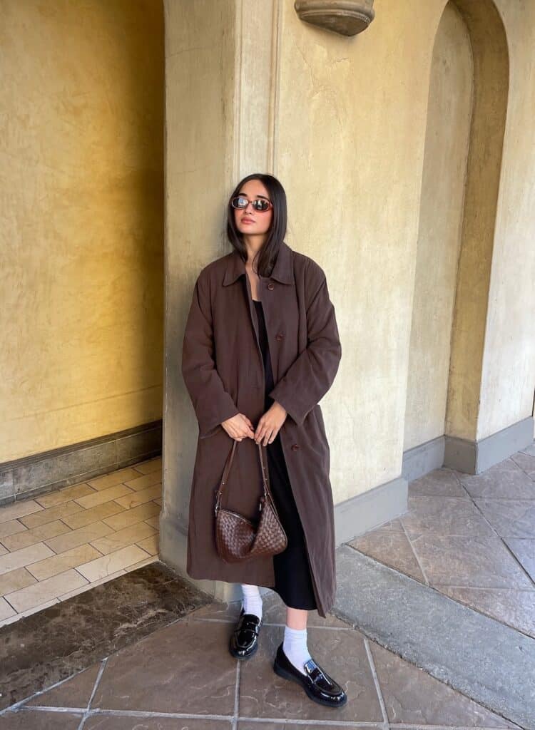 19+ Long Coat Outfits That Are Trés Chic To Wear This Season!