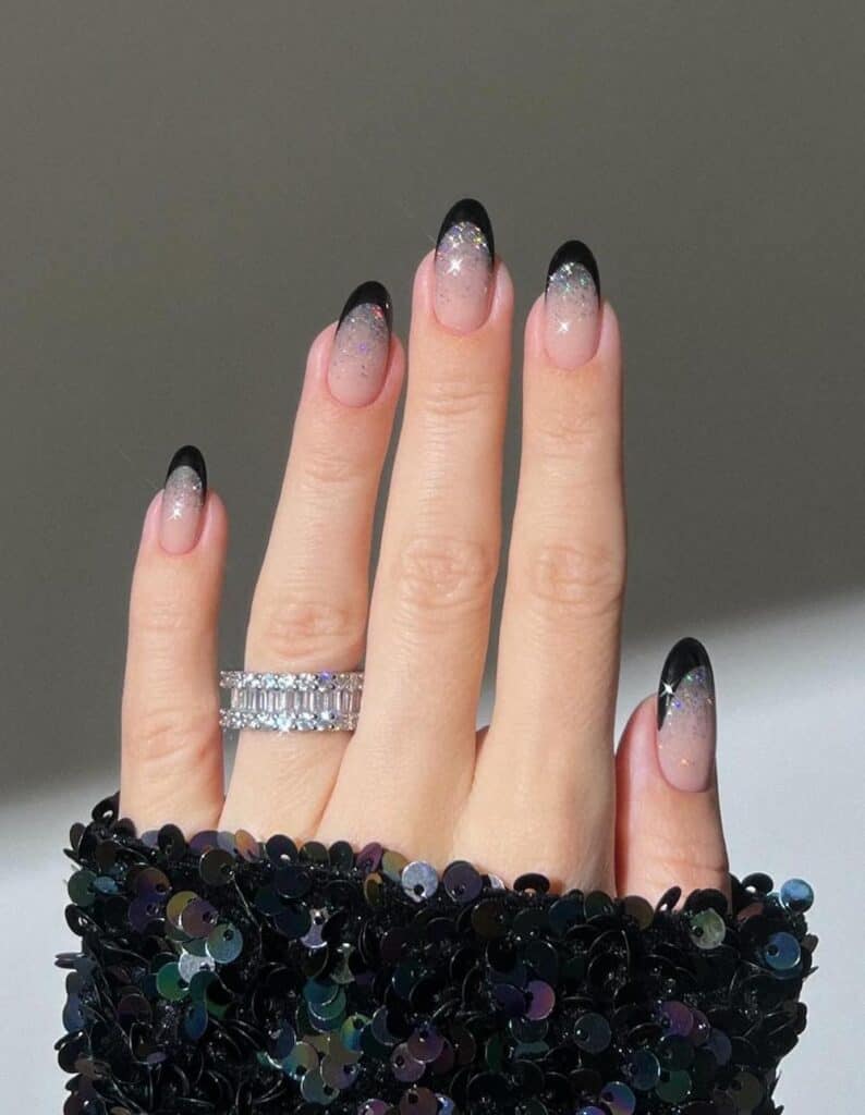 25+ Classy New Years Nails We're Obsessing Over!