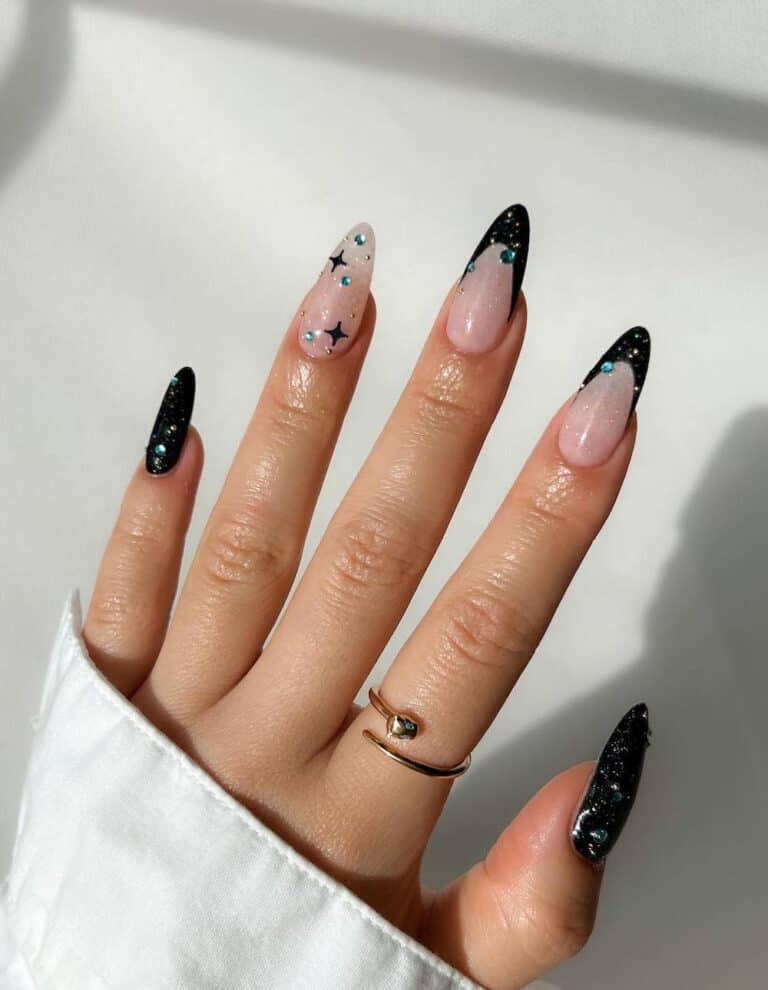 25+ Classy New Years Nails We're Obsessing Over!