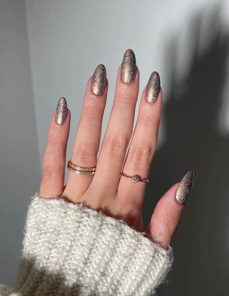 25+ Classy New Years Nails We're Obsessing Over!
