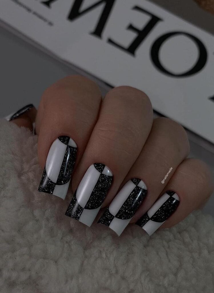 25+ Classy New Years Nails We're Obsessing Over!