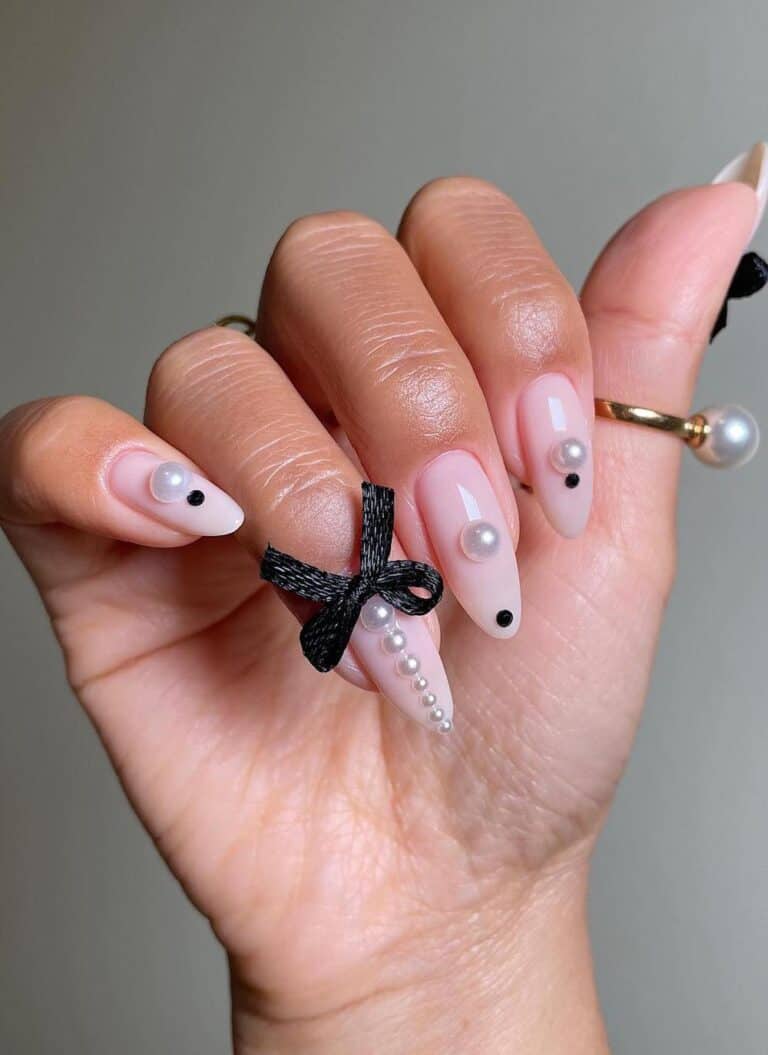 25+ Classy New Years Nails We're Obsessing Over!