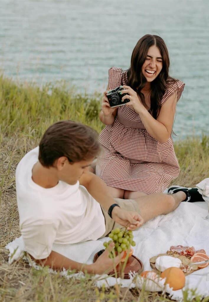 Engaged? Wear This For The Photos: 24+ Outfit Ideas (Casual + Dressy)