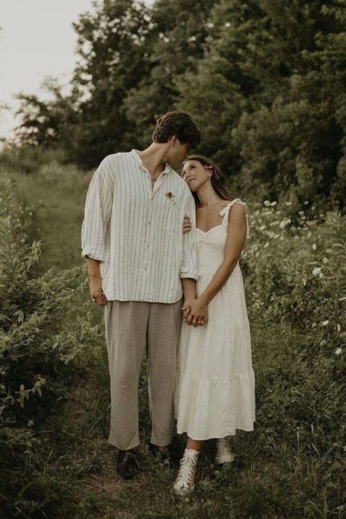 Engaged? Wear This For The Photos: 24+ Outfit Ideas (Casual + Dressy)