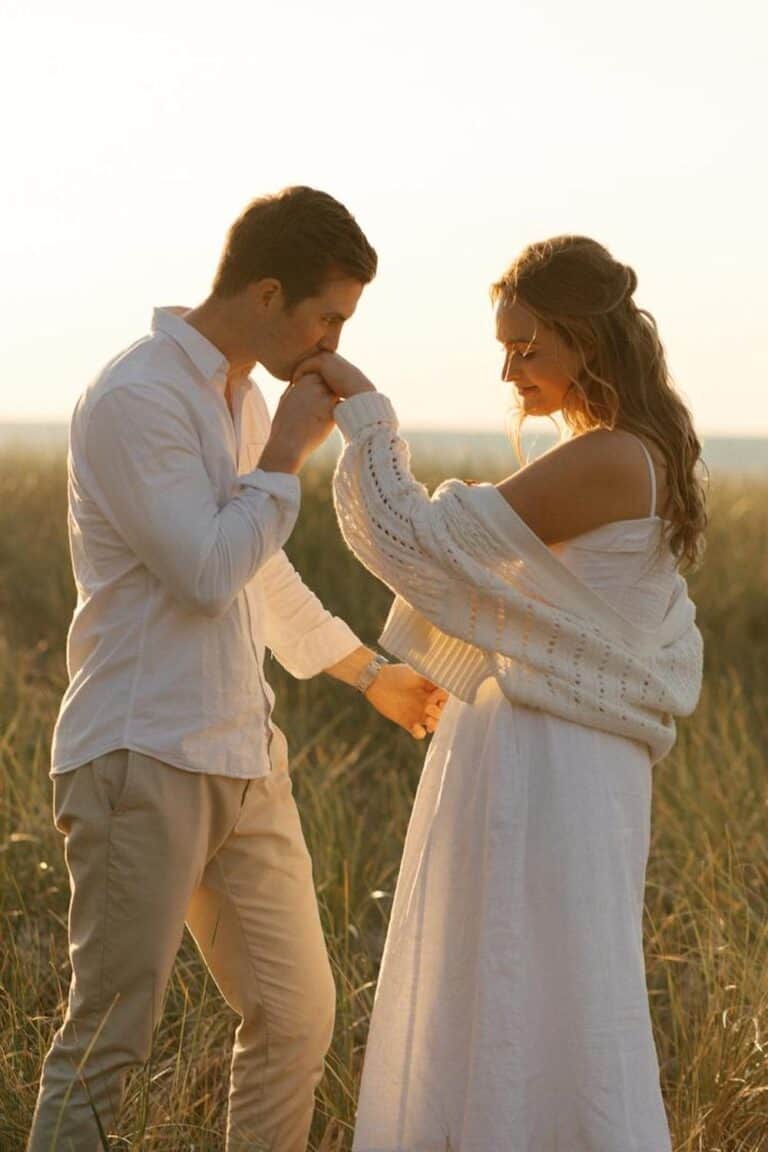 Engaged? Wear This For The Photos: 24+ Outfit Ideas (Casual + Dressy)