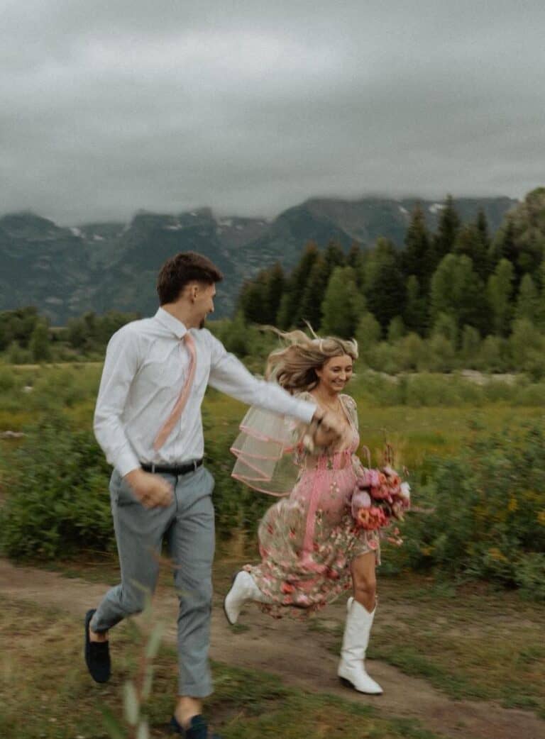 Engaged? Wear This For The Photos: 24+ Outfit Ideas (Casual + Dressy)