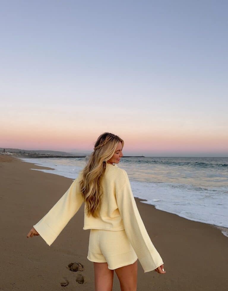 15+ Perfectly Aesthetic Beach Outfits For Summer - style your occasion
