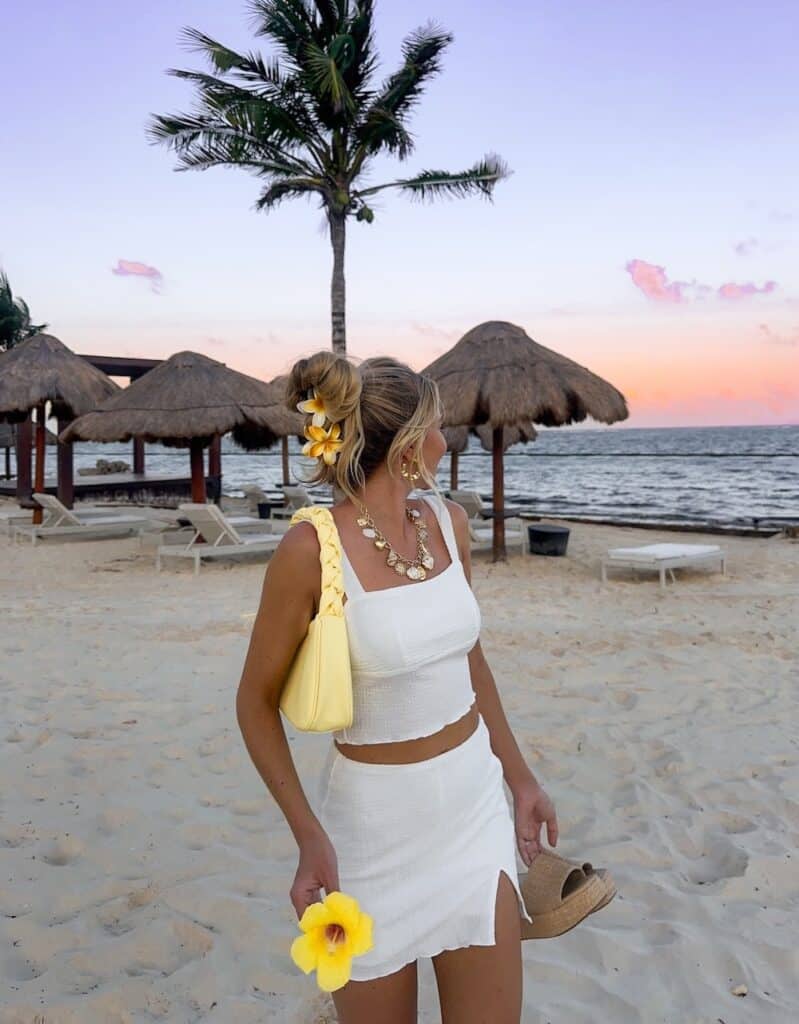 15+ Perfectly Aesthetic Beach Outfits For Summer - style your occasion