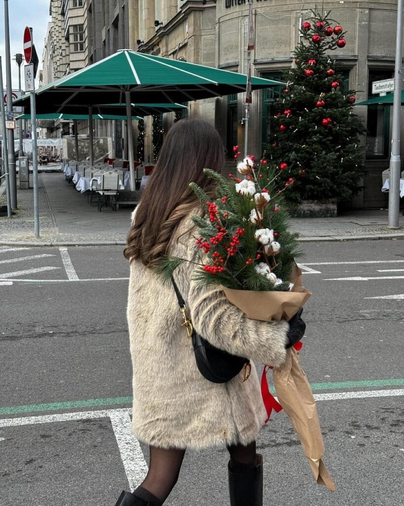 17+ 17+ Christmas Outfits With An Old Money Aesthetic [2025]