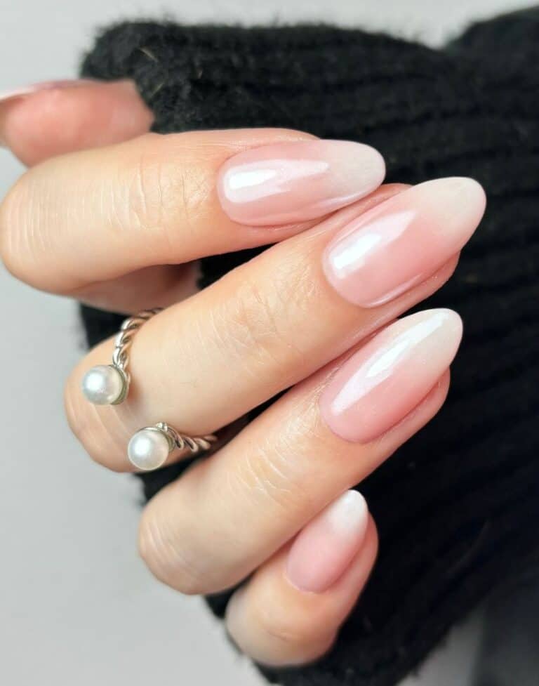 The Best Classy Winter Nails for a Simple, Polished Look in 2025