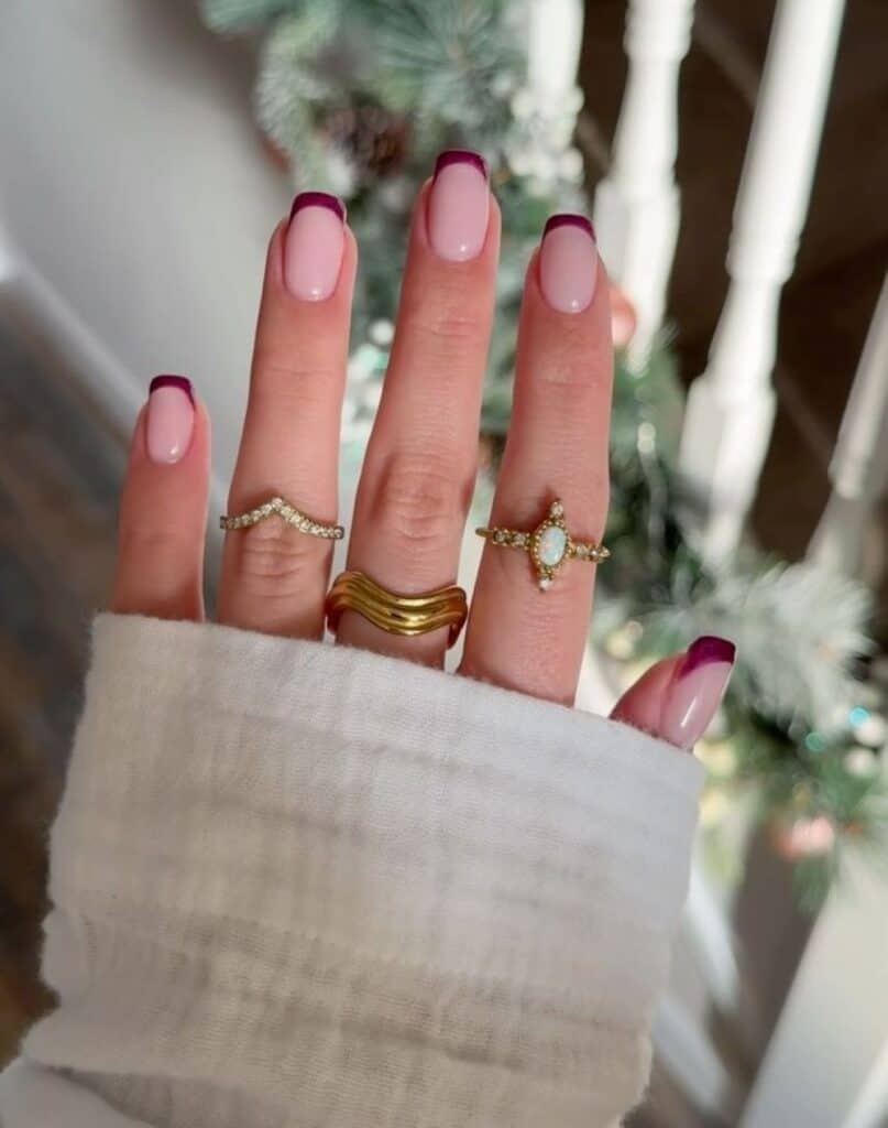 22+ December Nails That Feel Effortlessly Chic (& Festive!)
